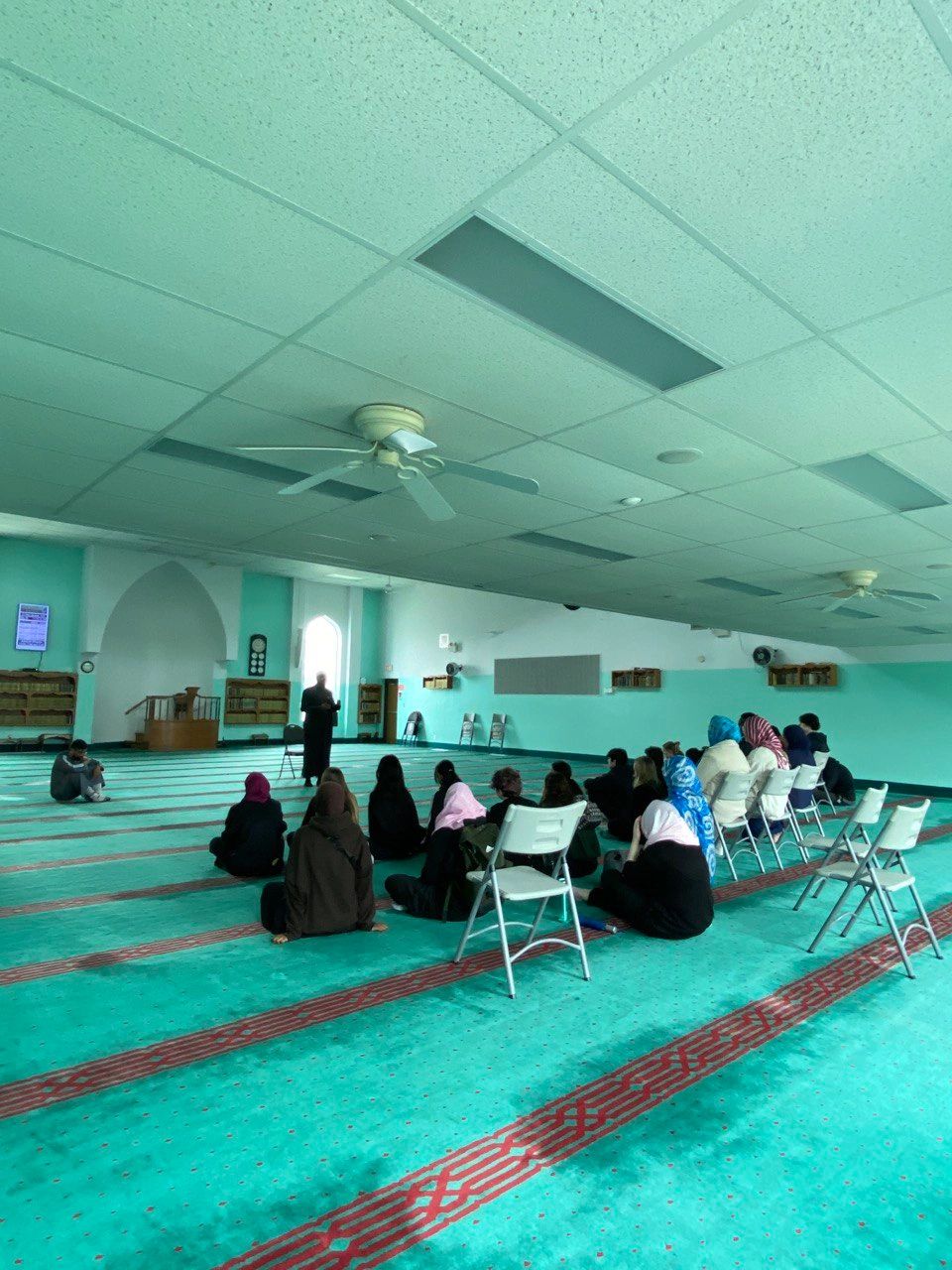 Catholic High School Visits Windsor Mosque
