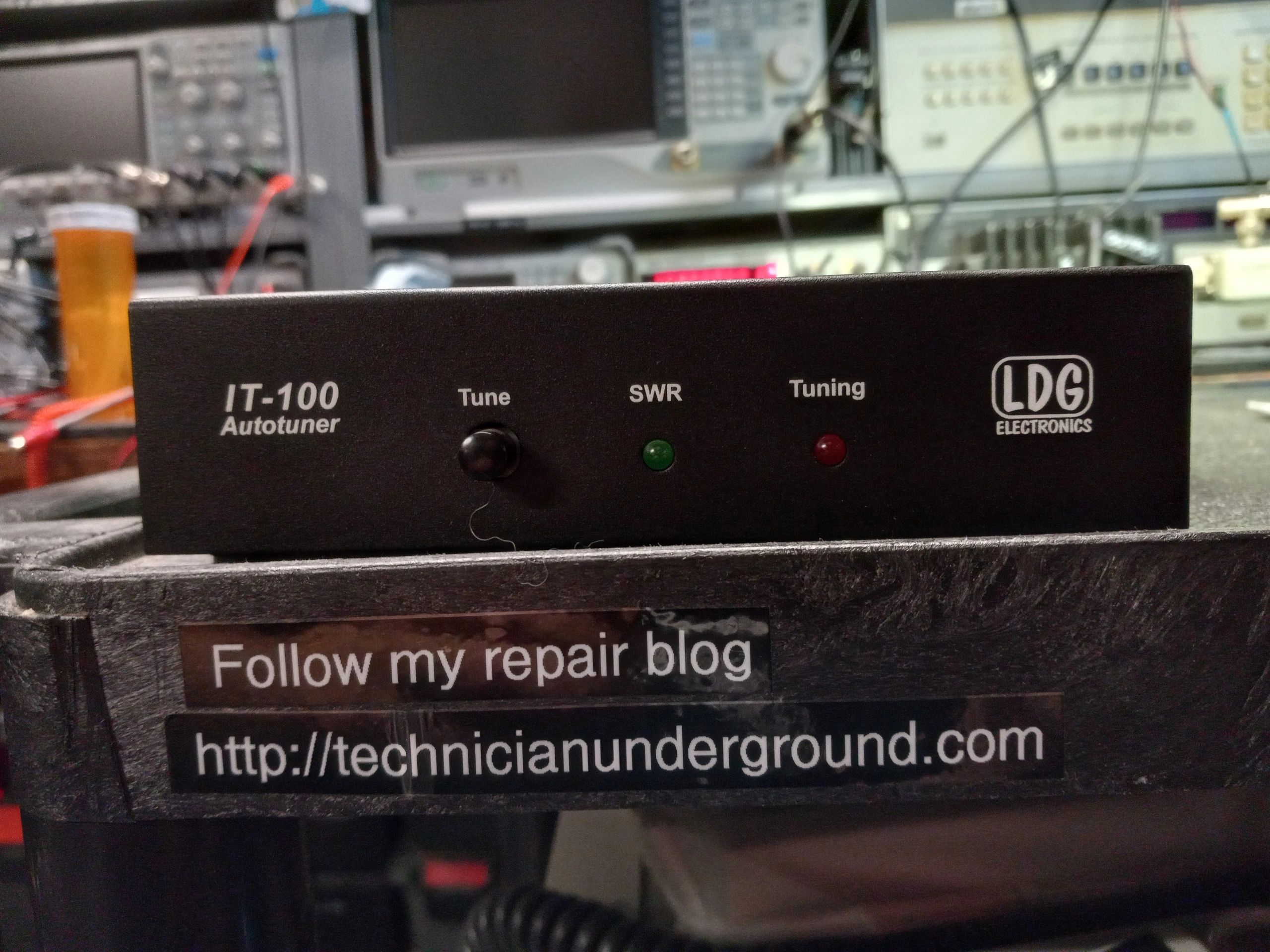 LDG IT-100 Automatic antenna tuner for Icom radios