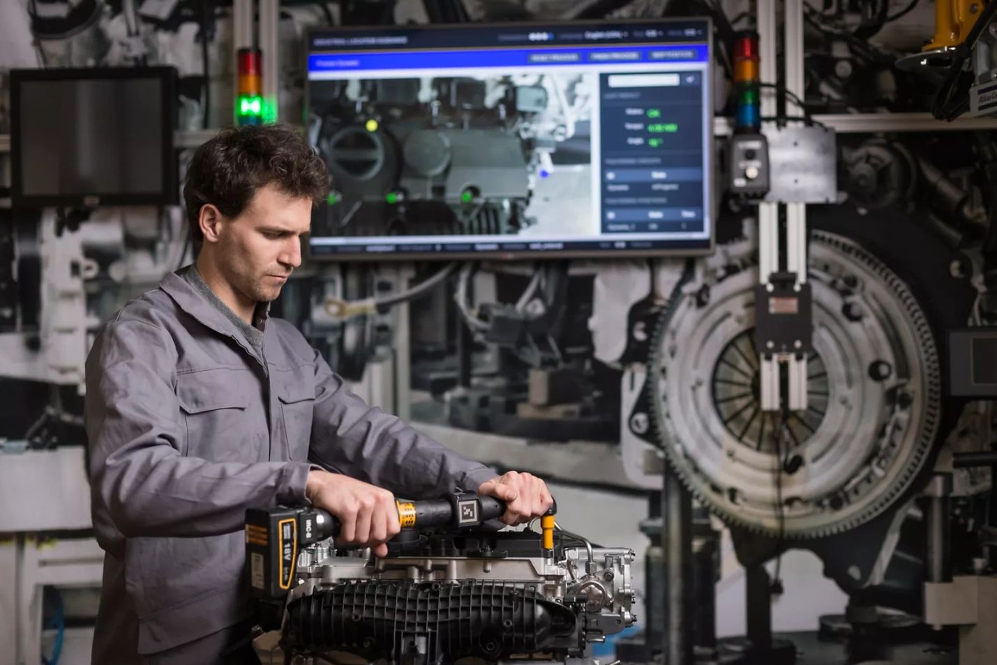 Enhance the advantages of wireless tools with Industrial Location