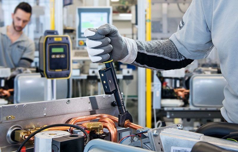 Manual tightening 101: Atlas Copco torque wrenches