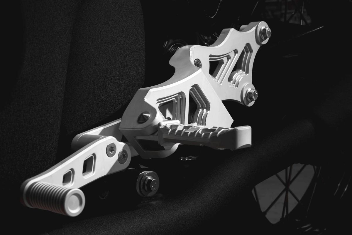 RPC - Dynamic Footpeg Relocator Kit for Royal Enfield Interceptor 650