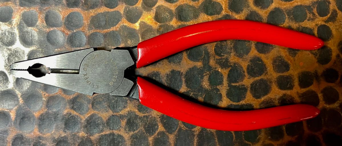 Reed Pliers, Rieger