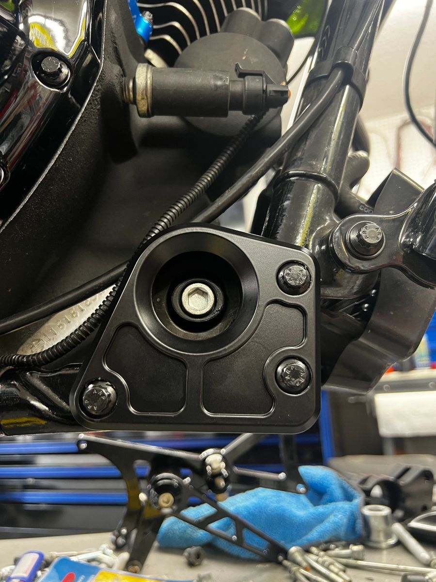 Bagger Mid Control Motor Mount