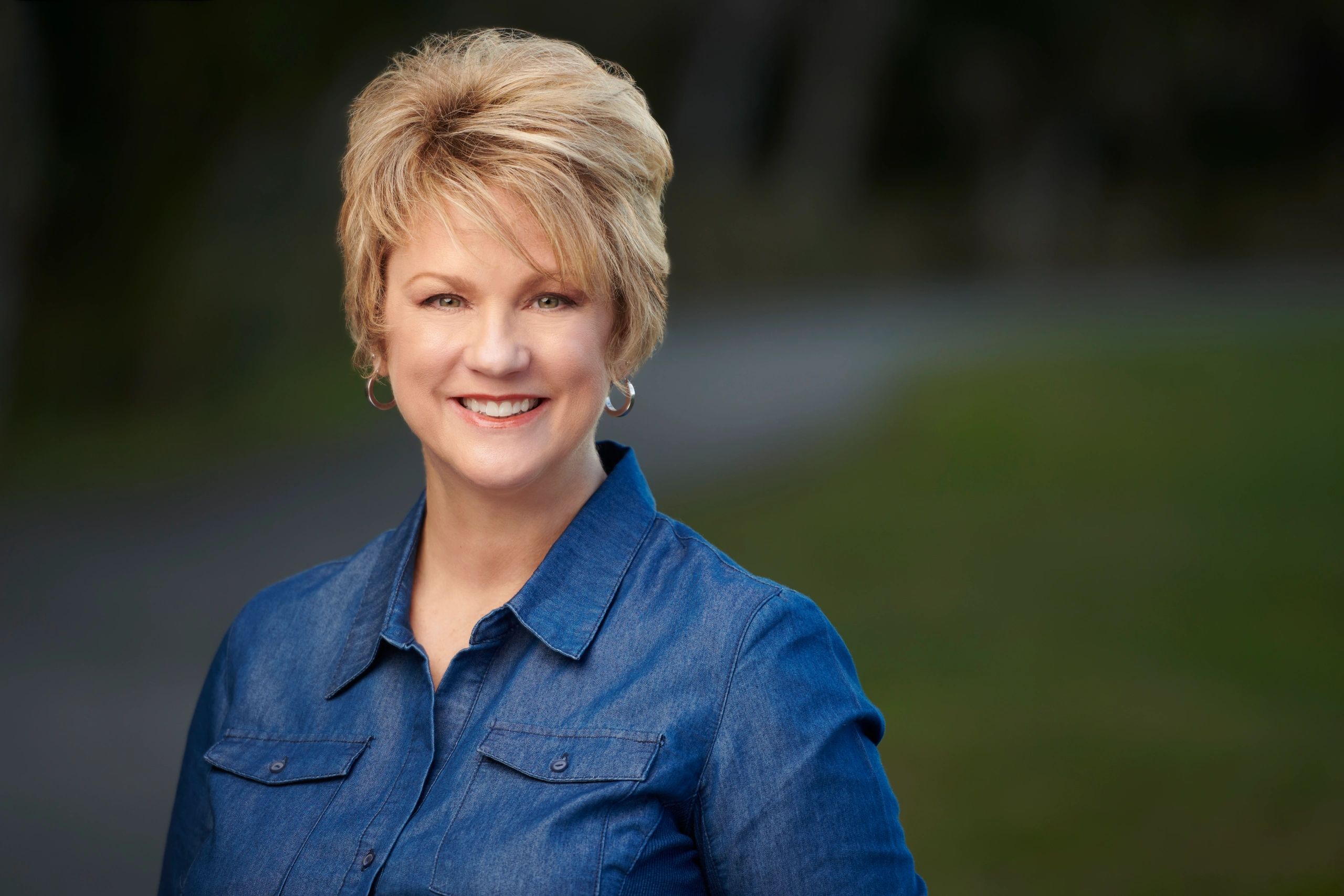 Terri Dixon Sings