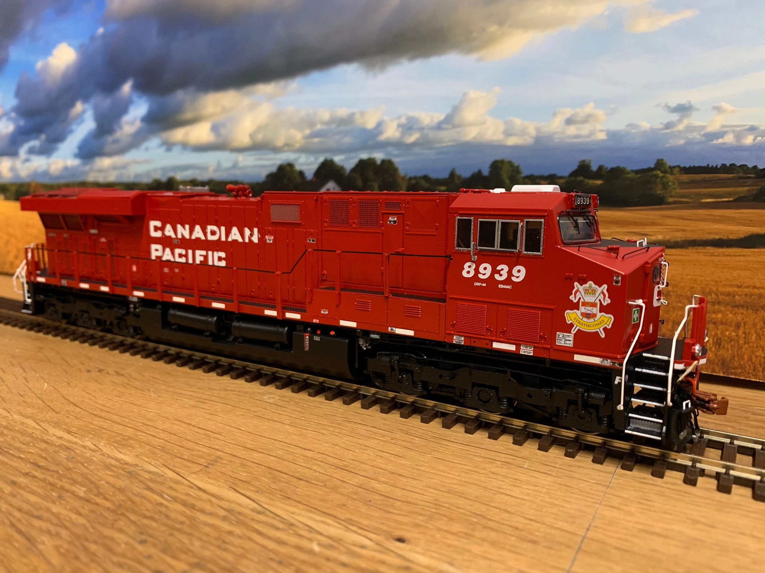 ScaleTrains Lord Strathcona's Horse! ES44AC Canadian Pacific 8939