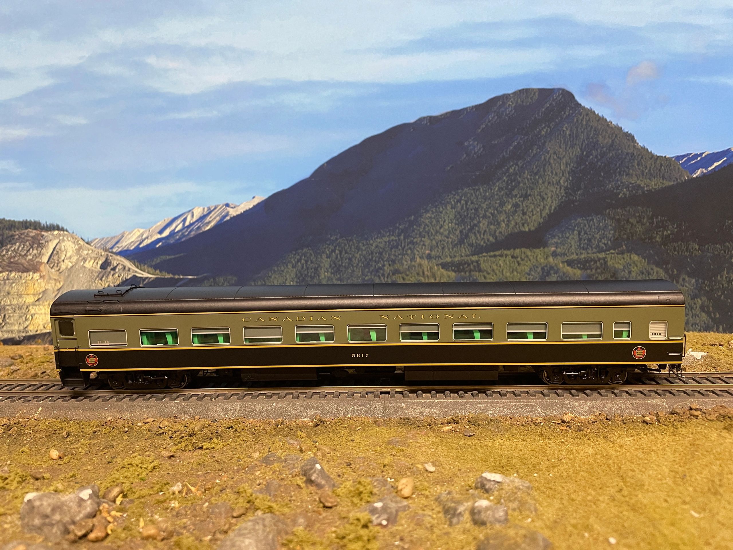 Just In!! Rapido HO Super Continental Passenger Cars! Wow! $139.