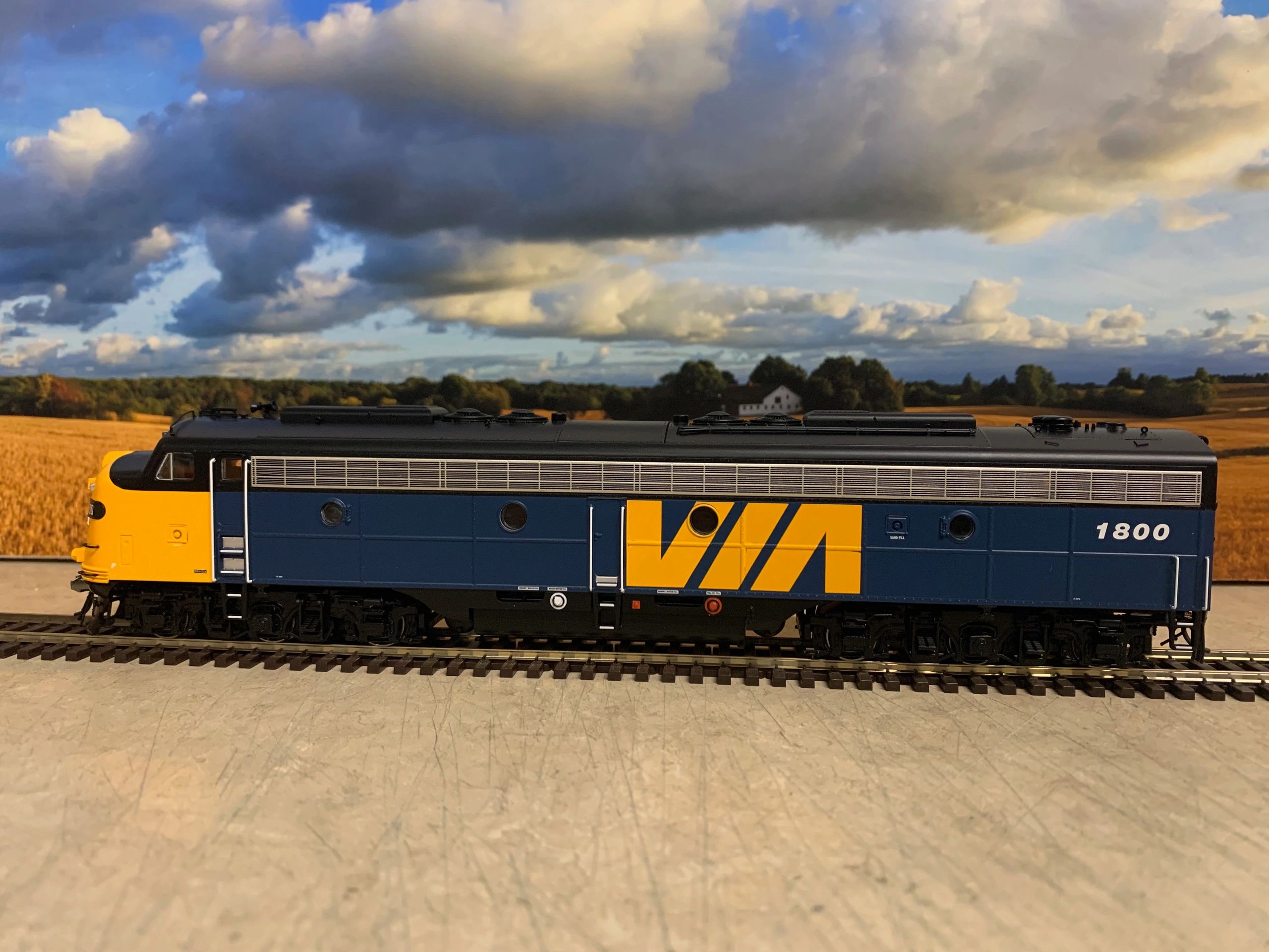 Rapido's EMD E8A Just In! Wow!