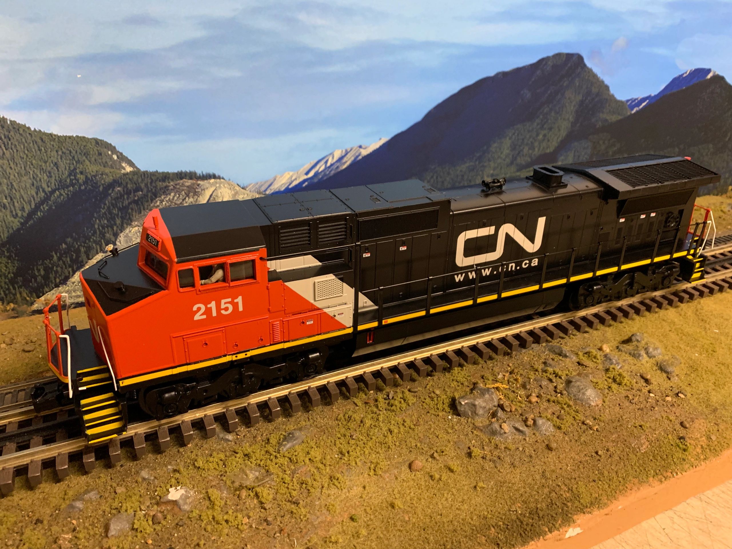 Wow!! O Scale RailKing Dash-8 Diesel Engine With Proto-Sound 3.0!