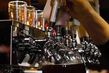 Johns Bar & Grille - Restaurant, Craft Beer