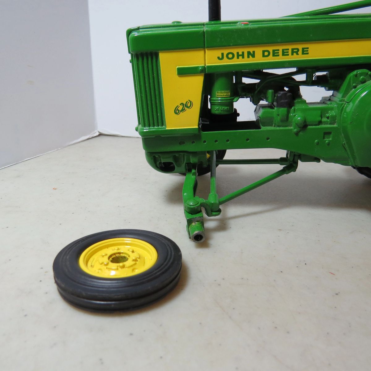 John Deere Model "620" Standard Tractor, 1/16 scale, JD-16091A-E