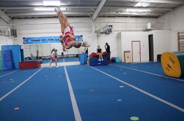 Cheerleading and Tumbling - Houston Elite Cheer
