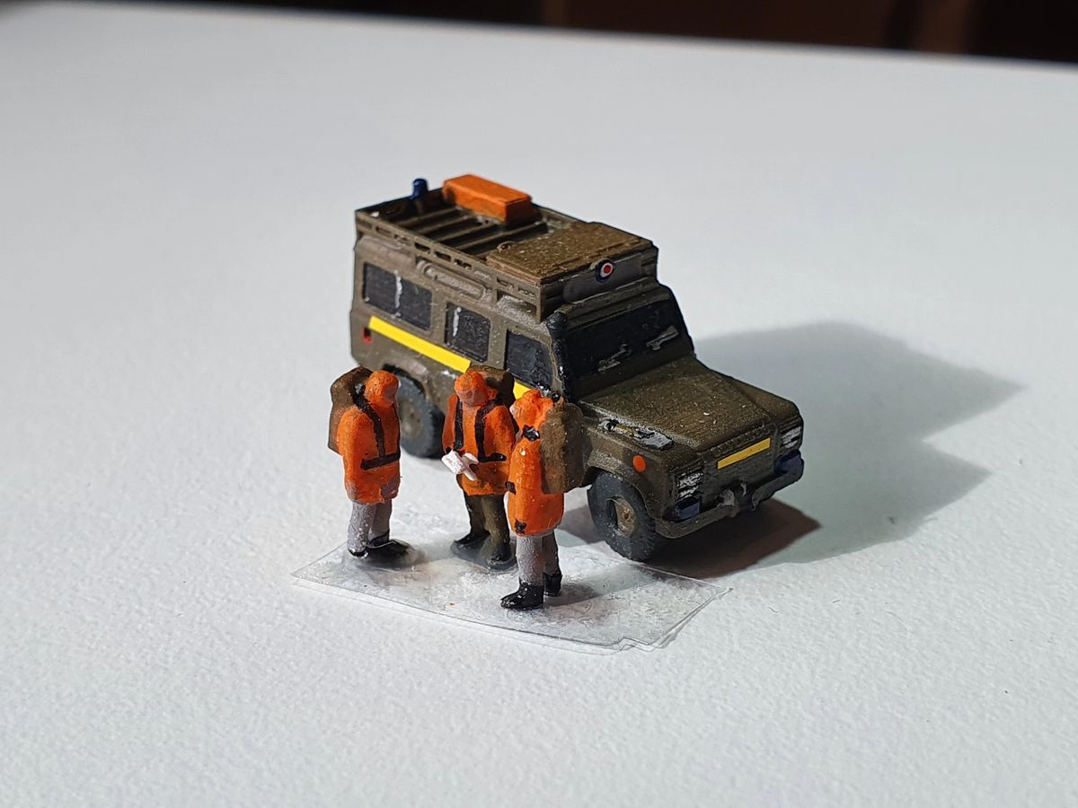 Landrover Defender (Mountain Rescue) and crew