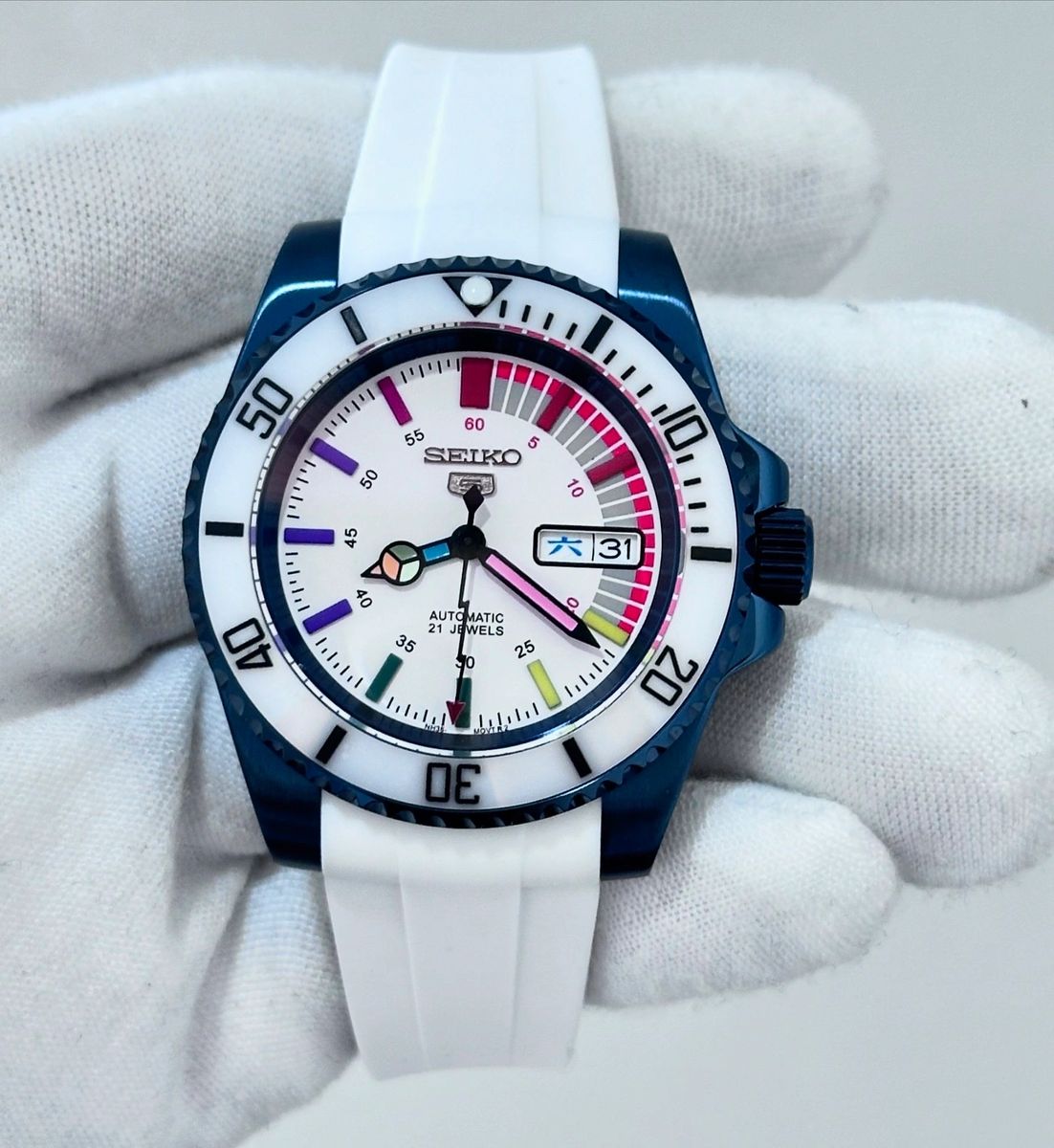 SEIKO CUSTOM MOD WATCH - GMT CAPTAIN - WHITE RAINBOW