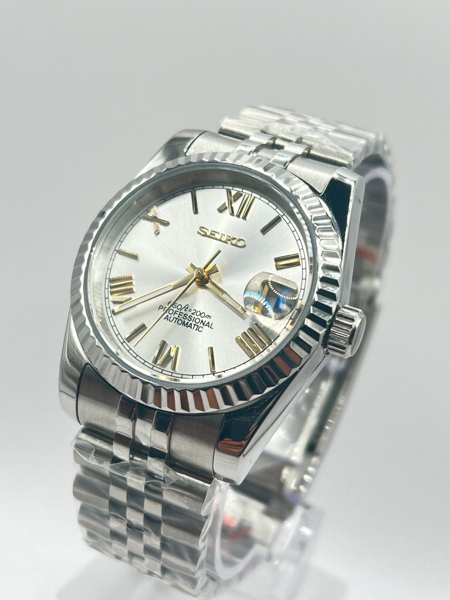 SEIKO CUSTOM MOD ROMAN WATCH - SILVER WATCH (GOLD NUMERALS)