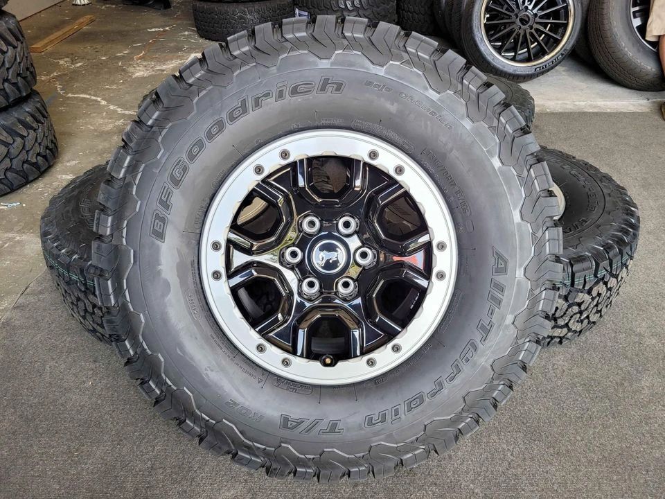 (5) 17" FORD BRONCO BEADLOCK WHEELS AND 35" BF GOODRICH A/T TIRES