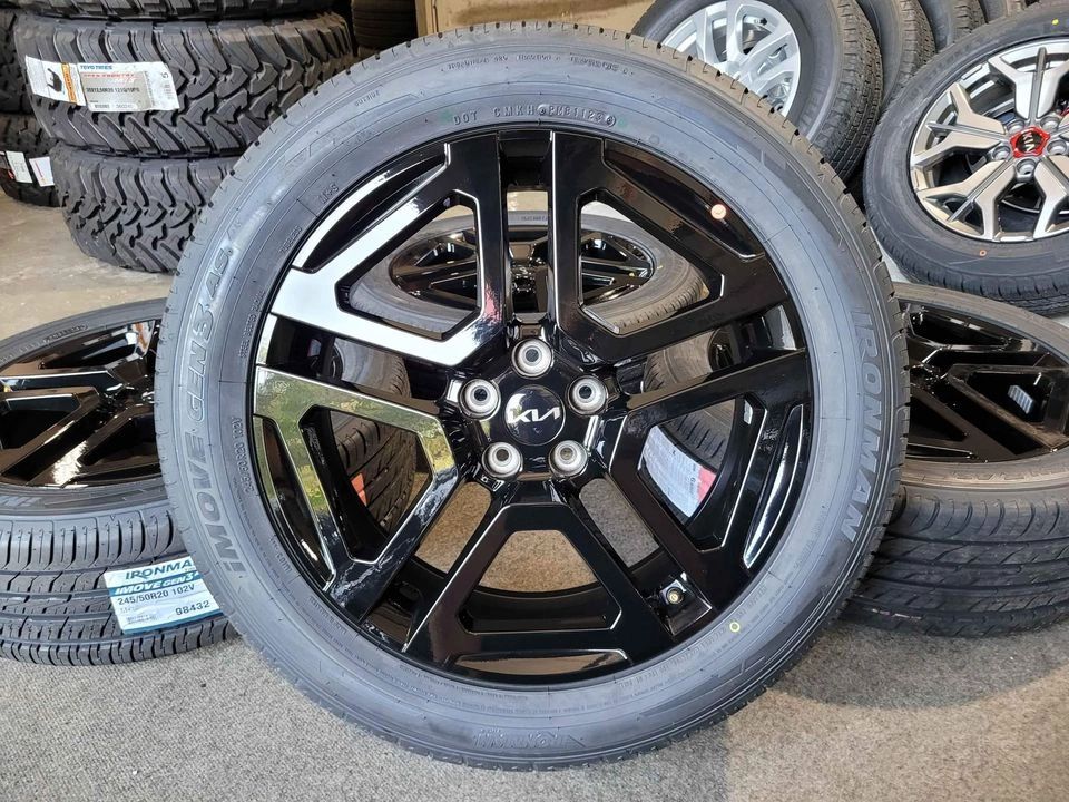 NEW 20" KIA WHEELS AND TIRES * TELLURIDE CARNIVAL SEDONA BORREGO