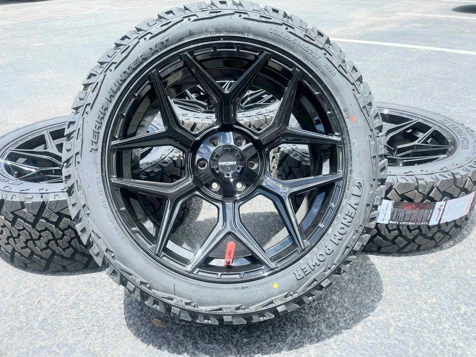 22" MAYHEM WHEELS AND 33" VENOM XT TIRES *6 LUG* 22x10