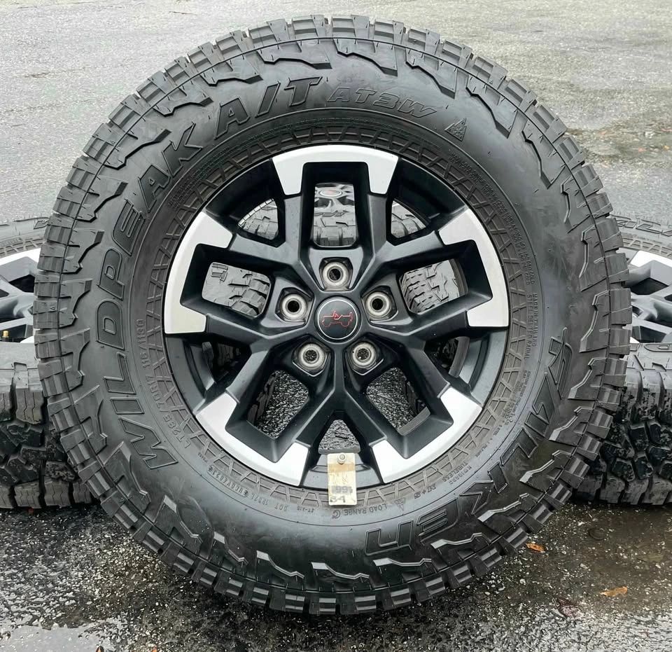 (4) 17" JEEP GLADIATOR RUBICON WHEELS AND FALKEN A/T TIRES * LT285/70r17