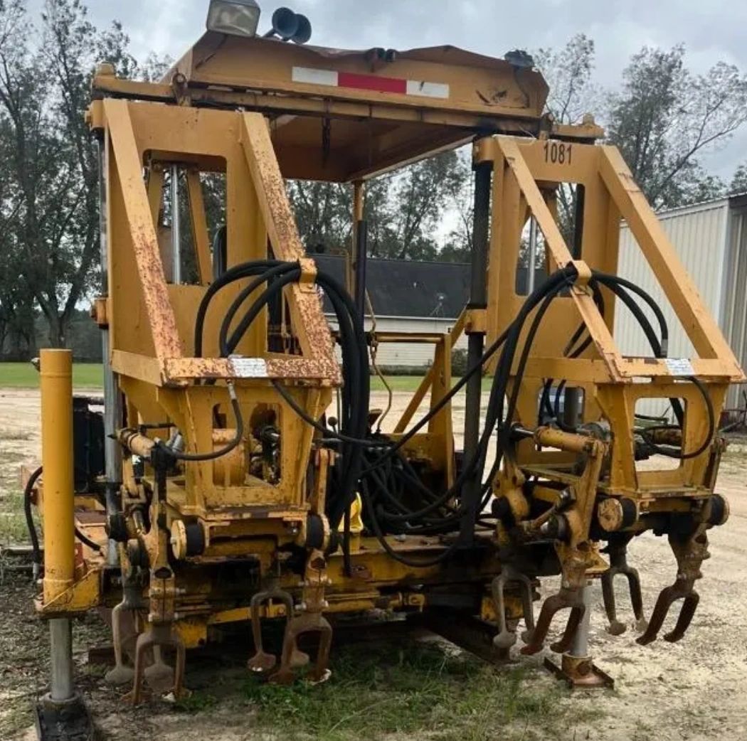 CANRON PUP RAILROAD CHASE BALLAST TAMPER WITH JACKS