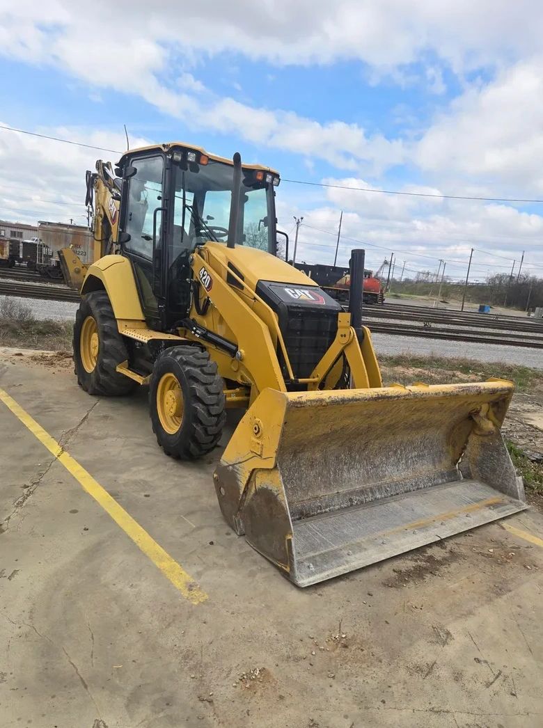 2021 CATERPILLAR 420-07 RAIL READY BACKHOE EXTENDA-HOE 4 IN ONE BUCKET