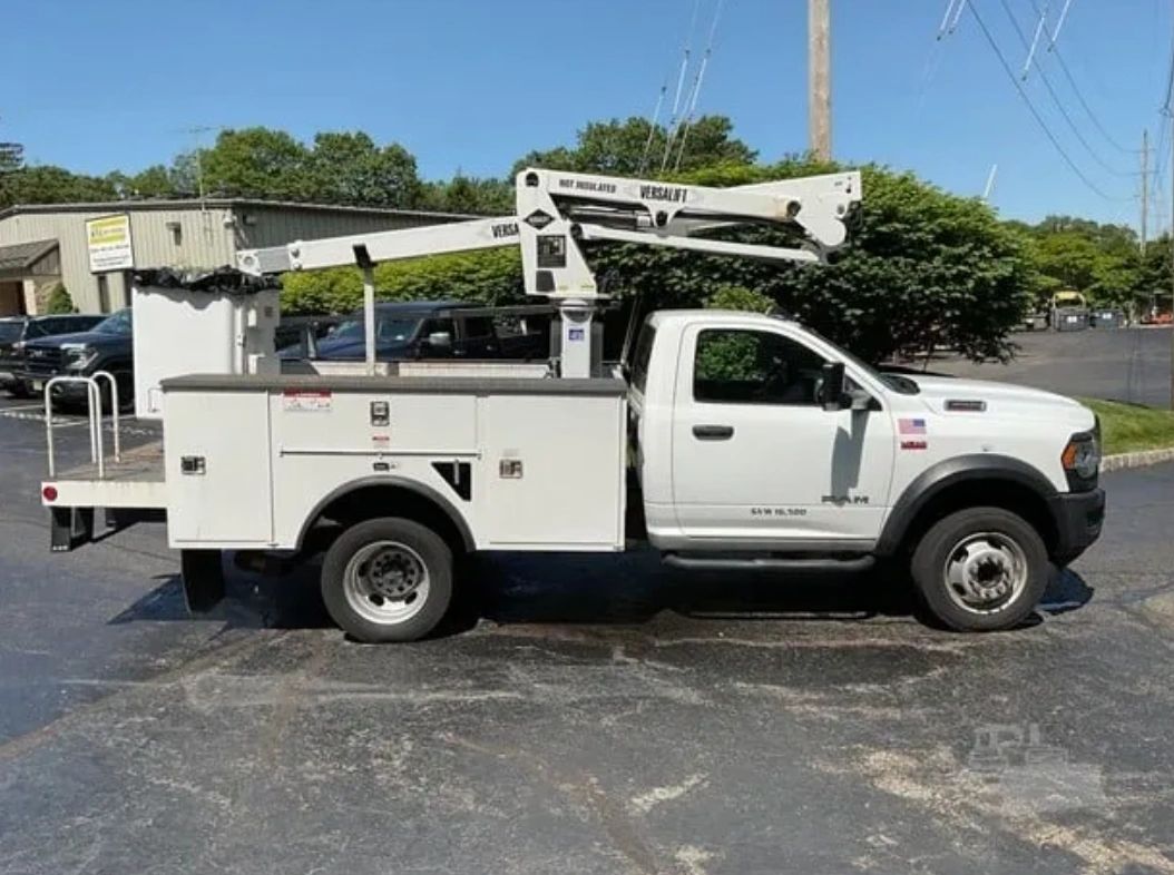 2022 VERSALIFT SST36NE MOUNTED ON 2022 DODGE RAM 4500 2