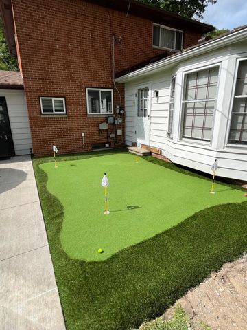 Putting Greens - Engineered Turf Systems Inc.