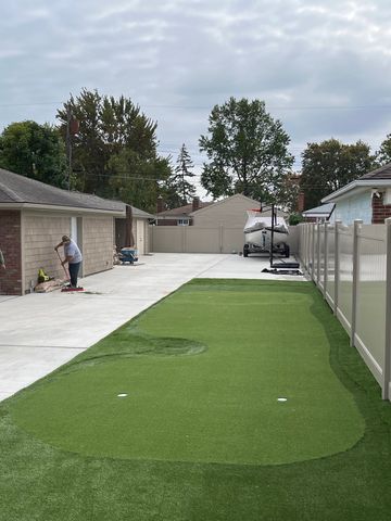 Putting Greens - Engineered Turf Systems Inc.