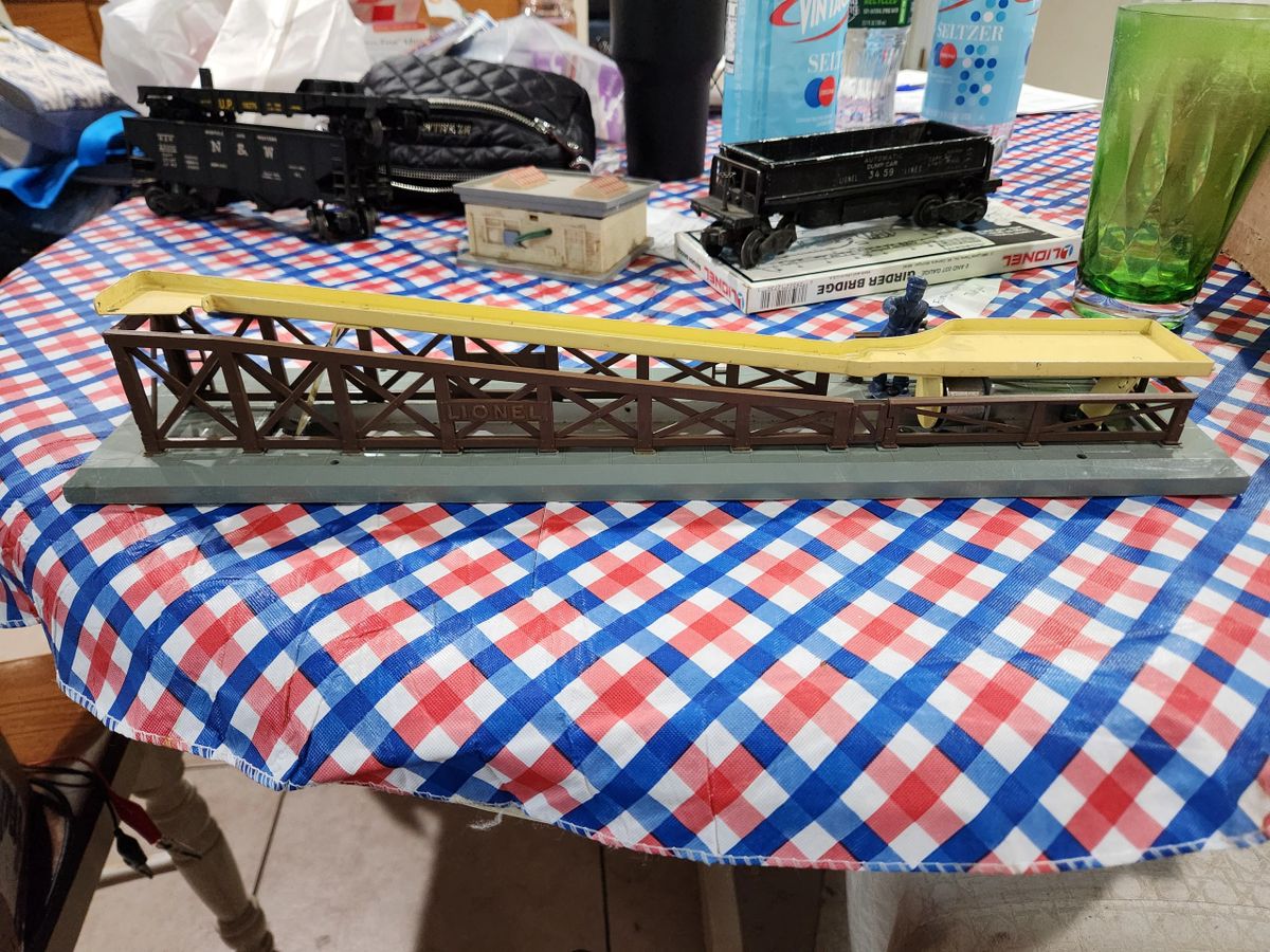 Lionel Postwar 362 Barrel Loader