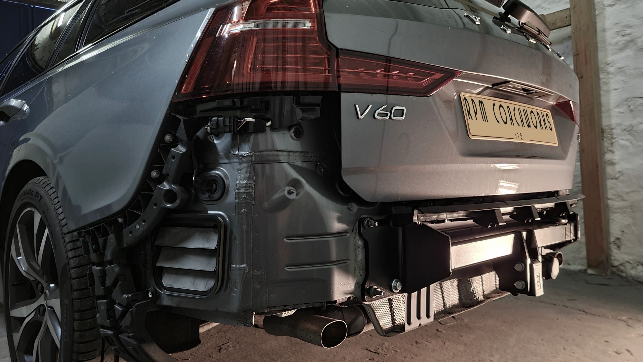 T4: Ready to Ride Volvo V60 Towbar