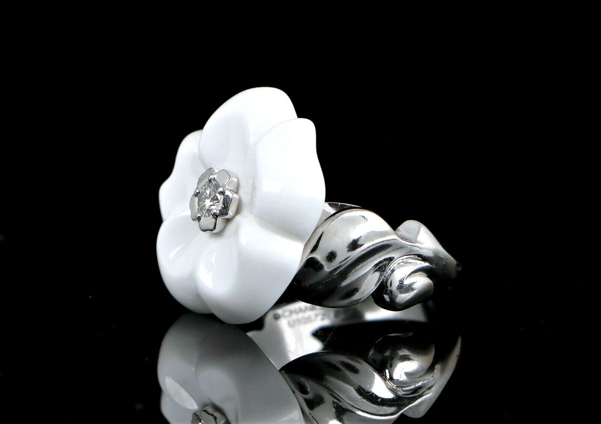18475 Chanel Camelia Galbe 18K White Gold Diamond White Ceramic Flower Ring