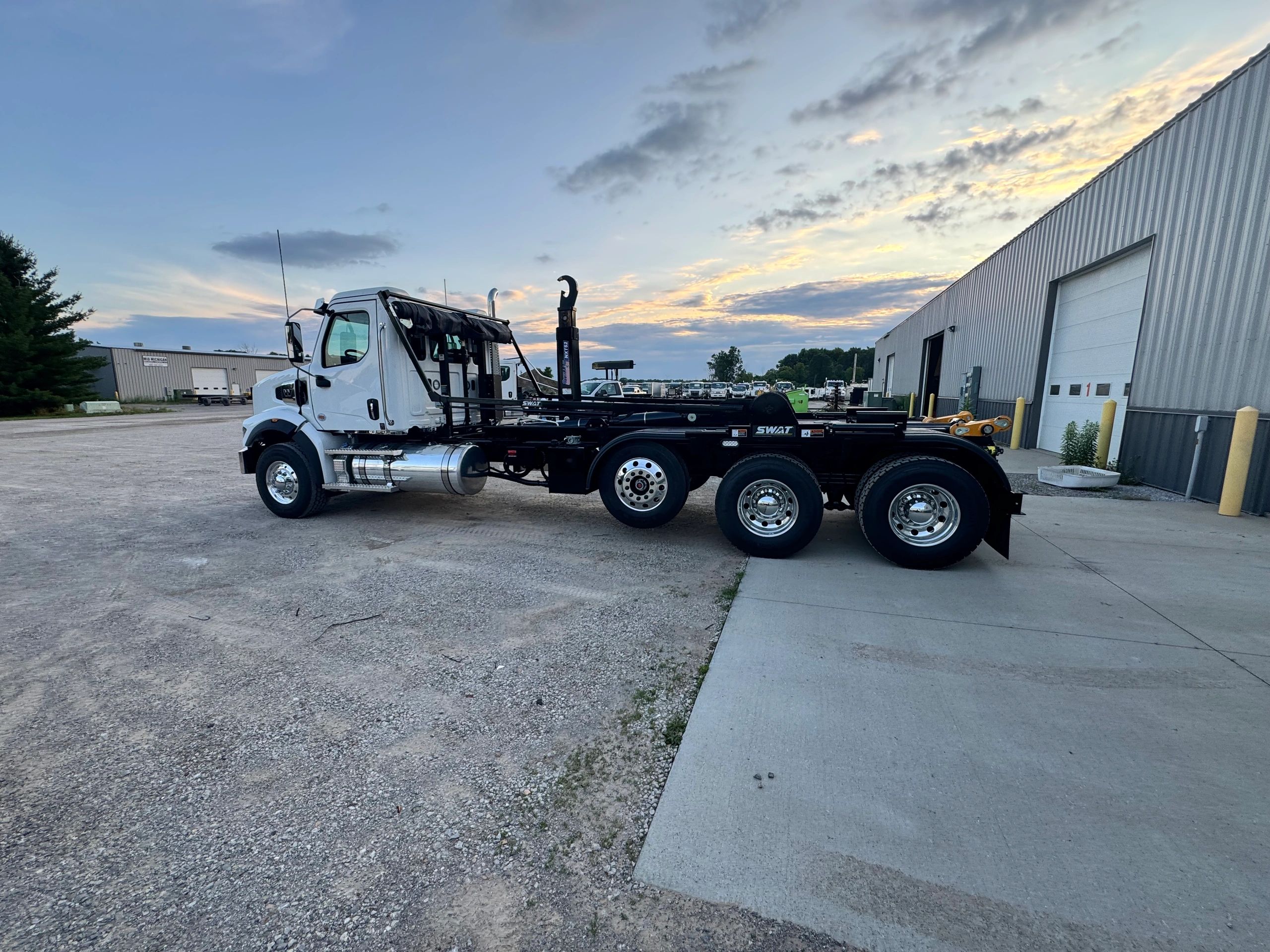 Stellar Hooklifts