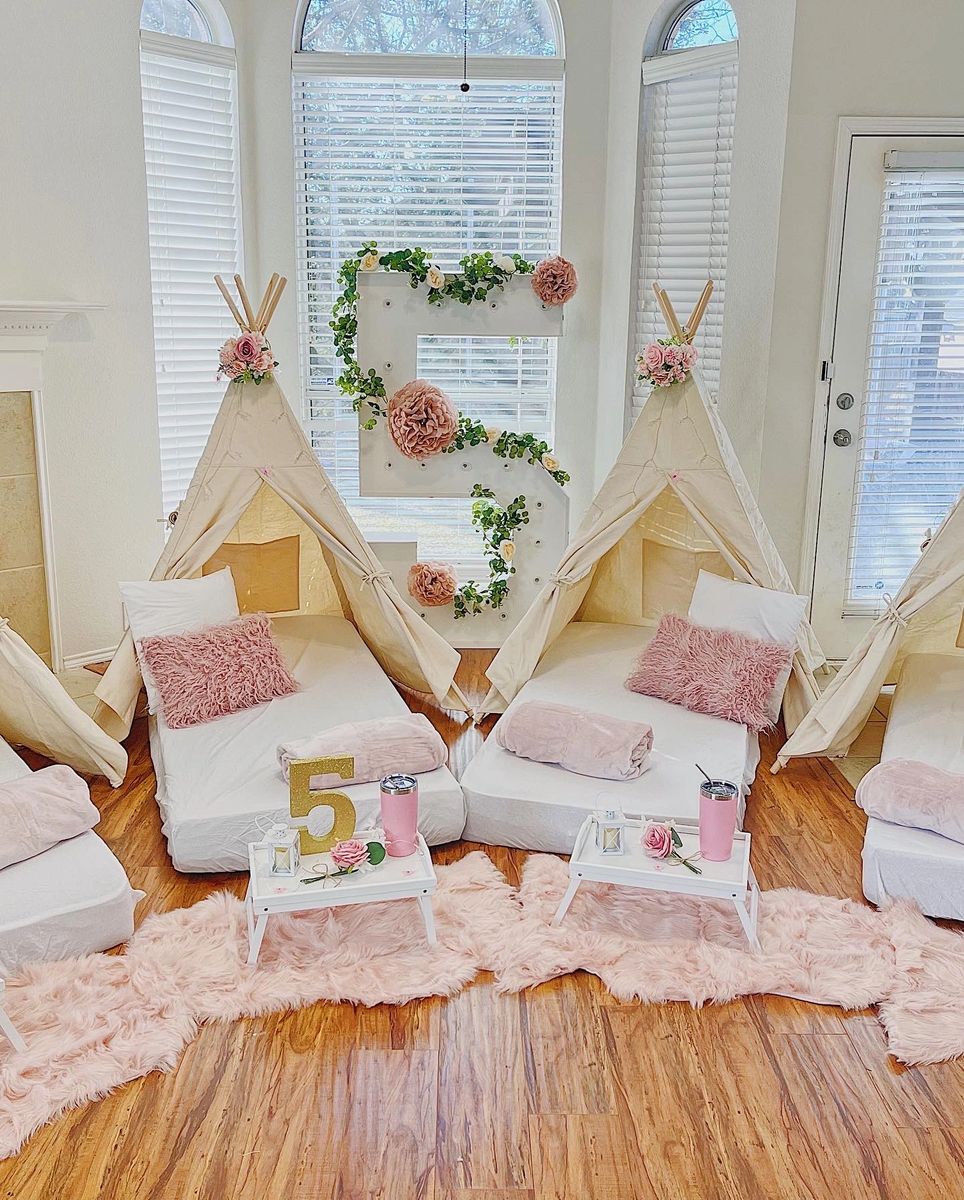 Teepee Tent Sleepover/Glamping