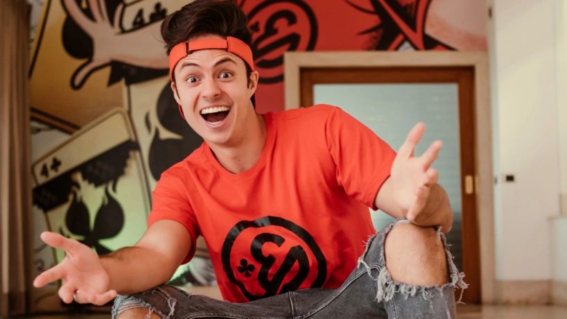 Enaldinho's game released for Adroid and iOS mobile platforms.