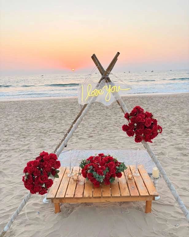 Model 1112 - Free Cake & 2 Pyros