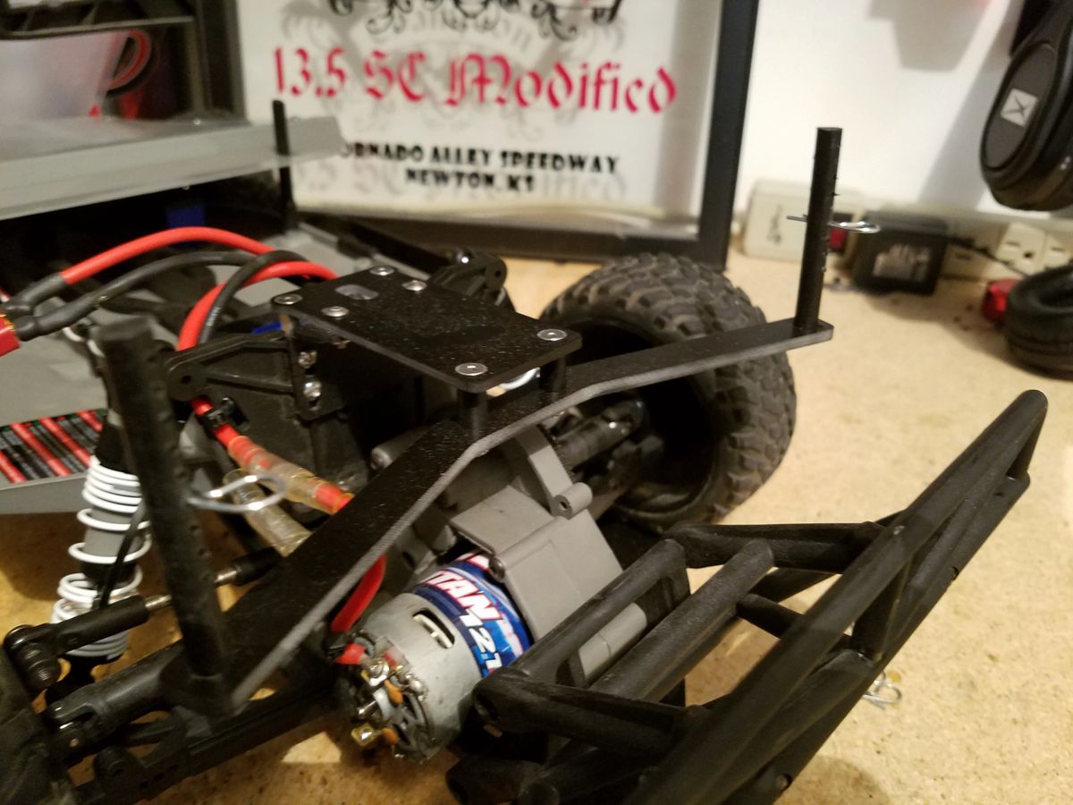 TRAXXAS SLASH REAR BODY MOUNT KIT