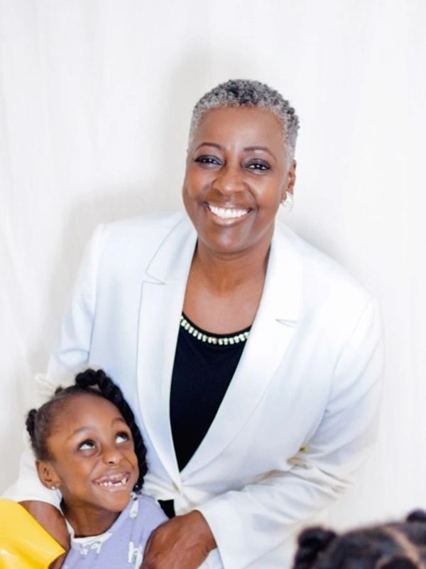 About | Lynn Renee - m