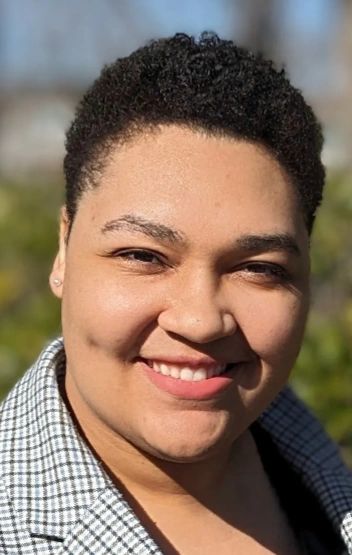 Alisha Harris, Accountant