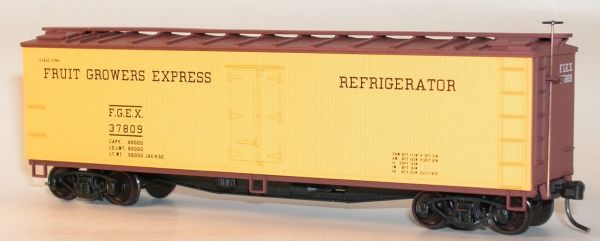 A-8161:ACCURAIL FGEX 40'WOOD REFRIDGERATED CAR 3 CAR SET