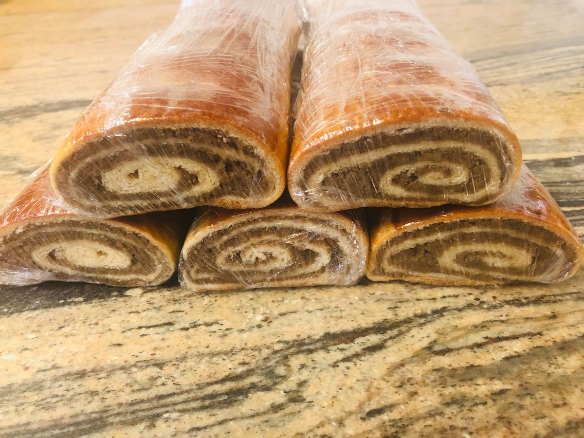 Házias Diós Beigli ~0.5kg/rúd / Homestyle Walnut Roll ~ 1.1lb/roll