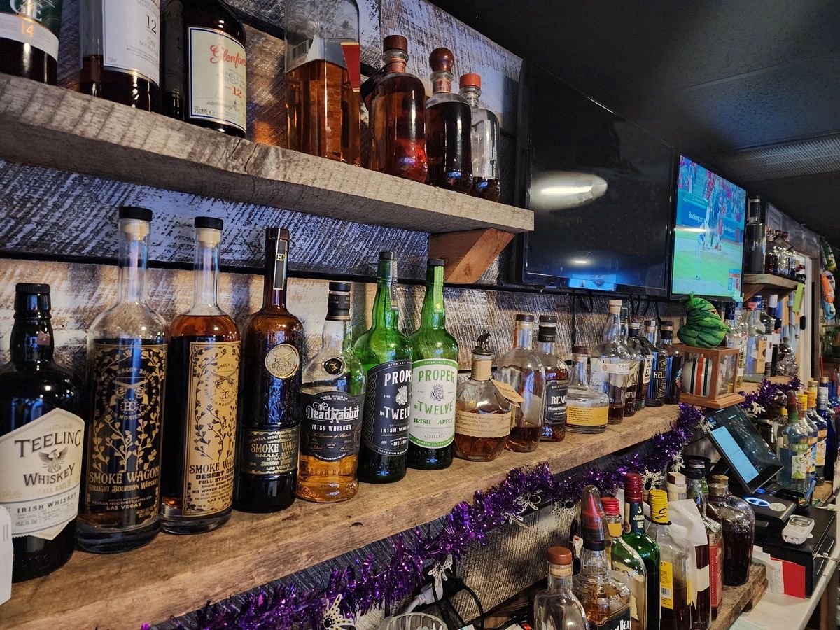 Welcome to Shipwreck Tavern - Killingworth's Best Pub!