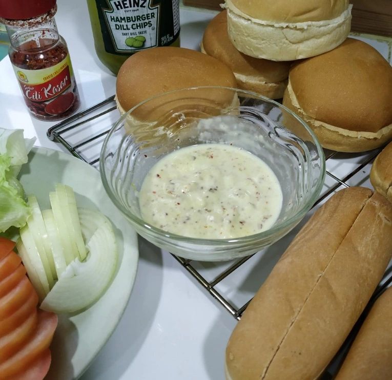 Home-made sos mayo yang sedap untuk burger, hotdog atau sandwich
