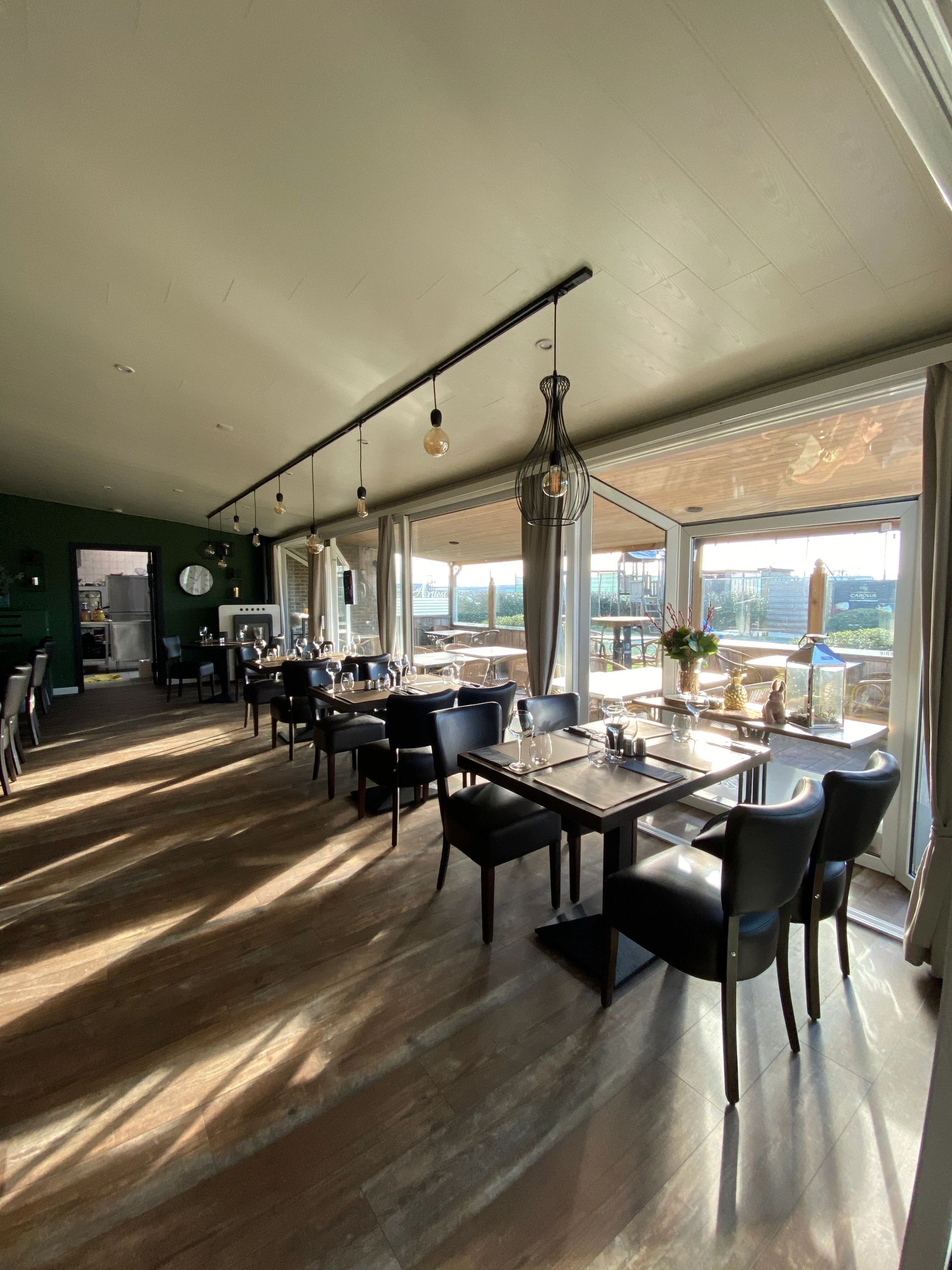 Brasserie Den Artiest, Nieuwpoort, Eten en Drinken