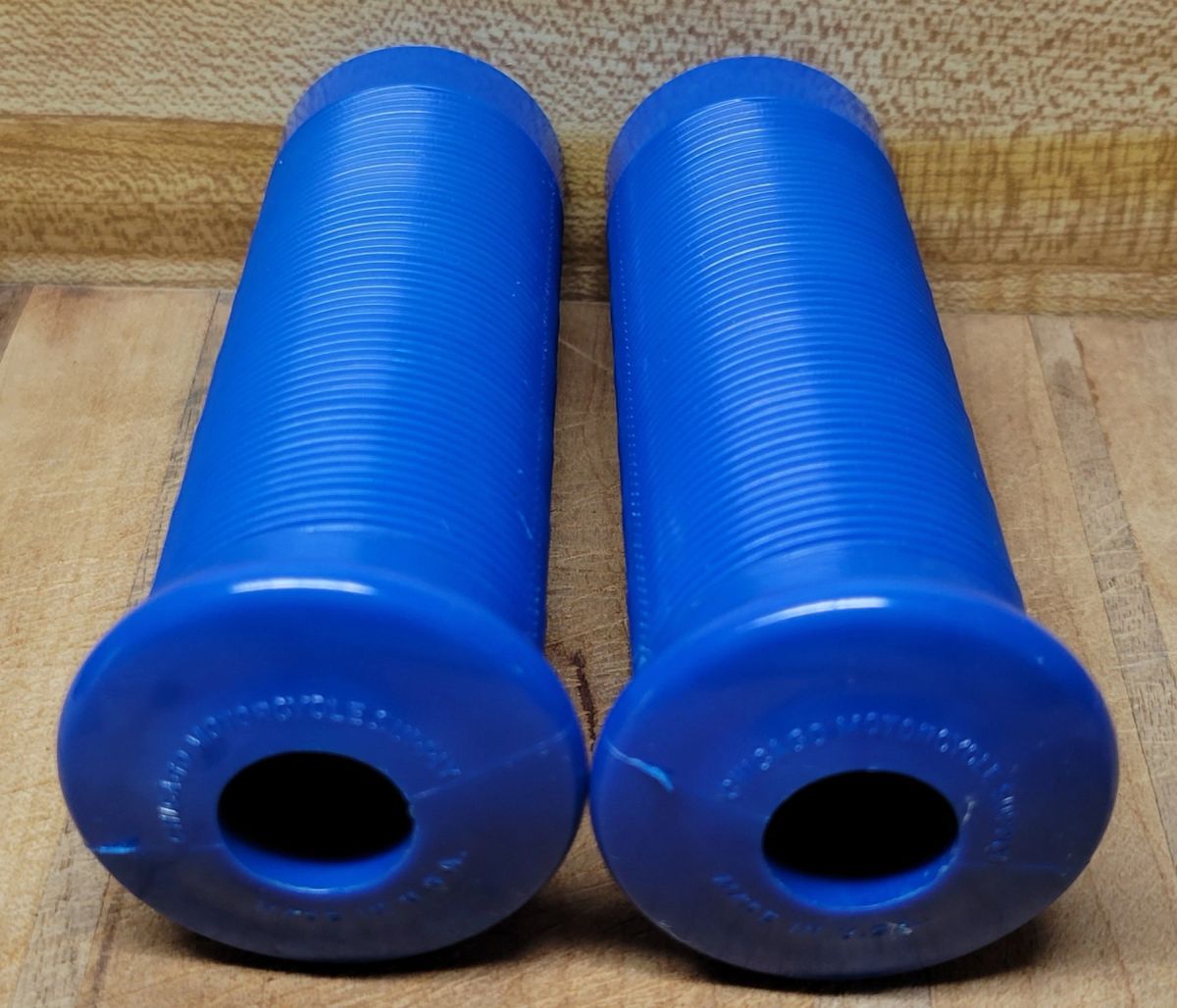 Harley Grips - Chicago Motorcycle Supply® Grips - American Blue ...