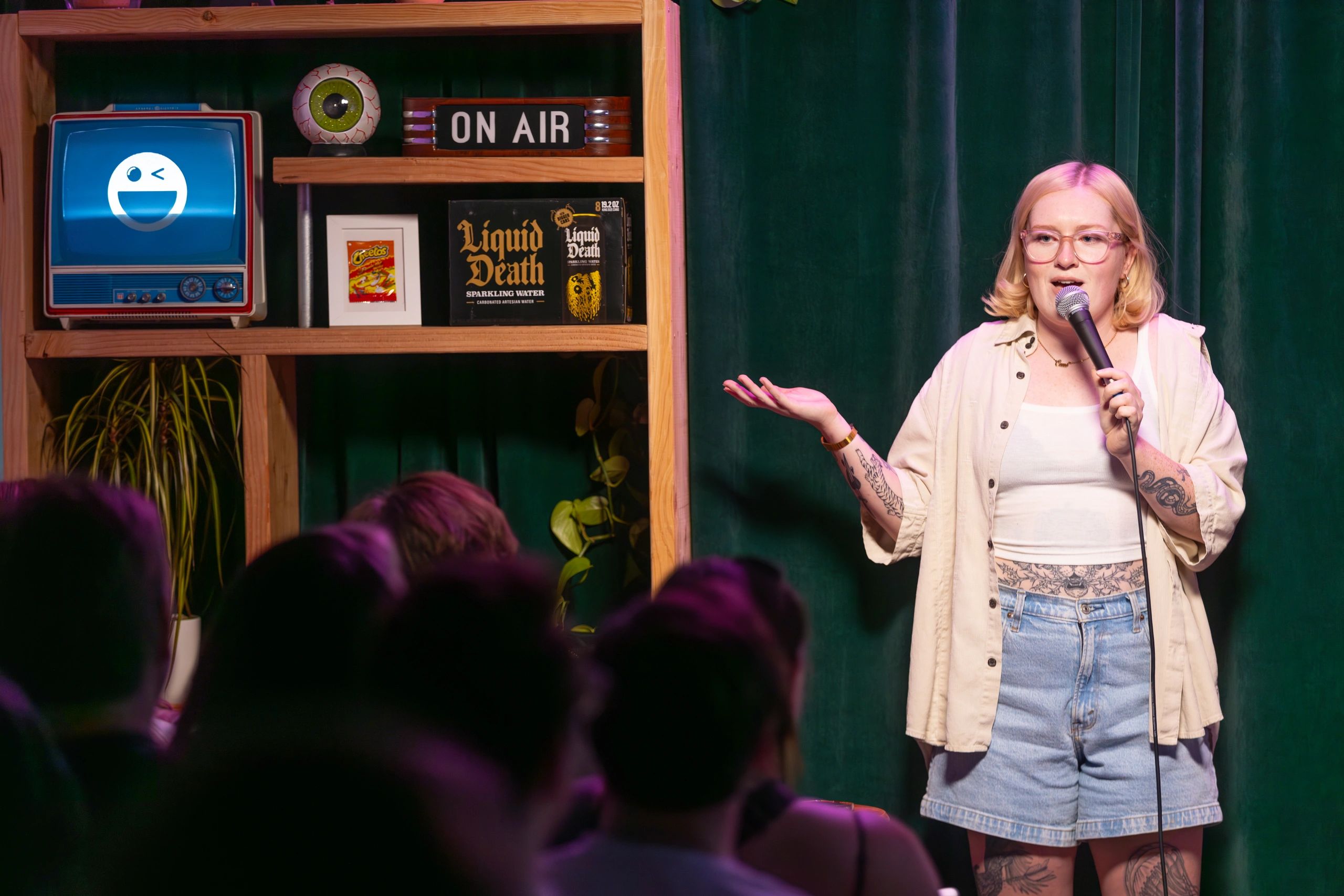 Top 10 Female Comedians to Watch in Denver in 2025 – Hannah Gray Comedy