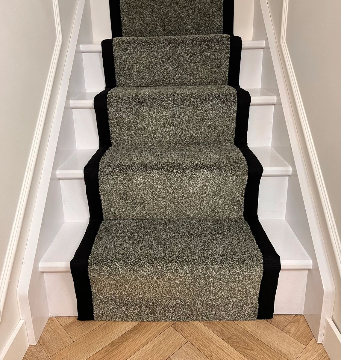 HONG KONG COLLECTION CARPET STAIR RUNNER IN 40 WILLOW