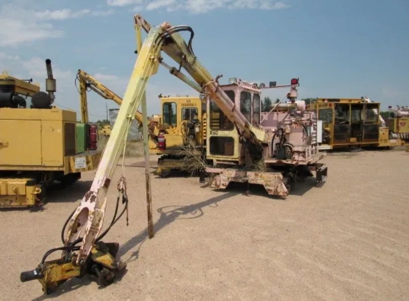 RAILROAD KERSHAW TIE CRANE