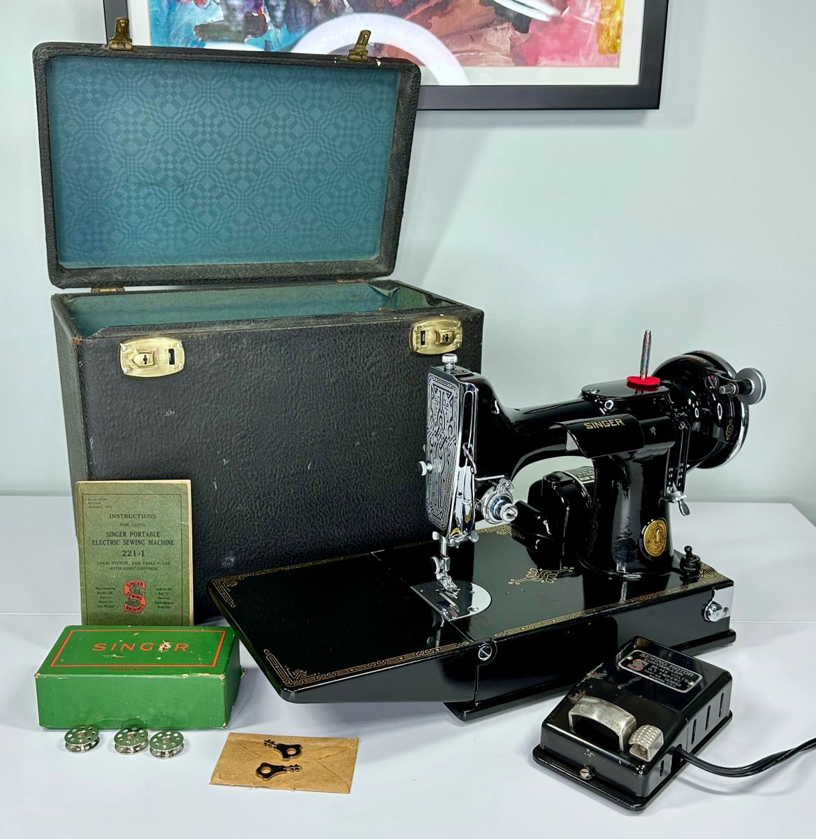 SOLD - 1934 Singer Featherweight 221 S/N AD729*** with original case ...