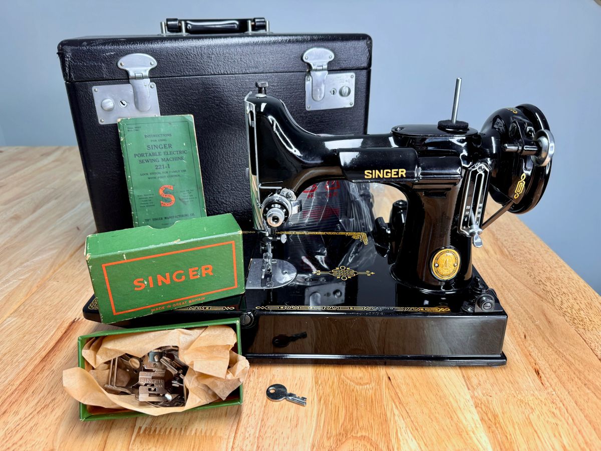 Quilters Delight - 1951 Singer Featherweight 221 with Case and Accessories