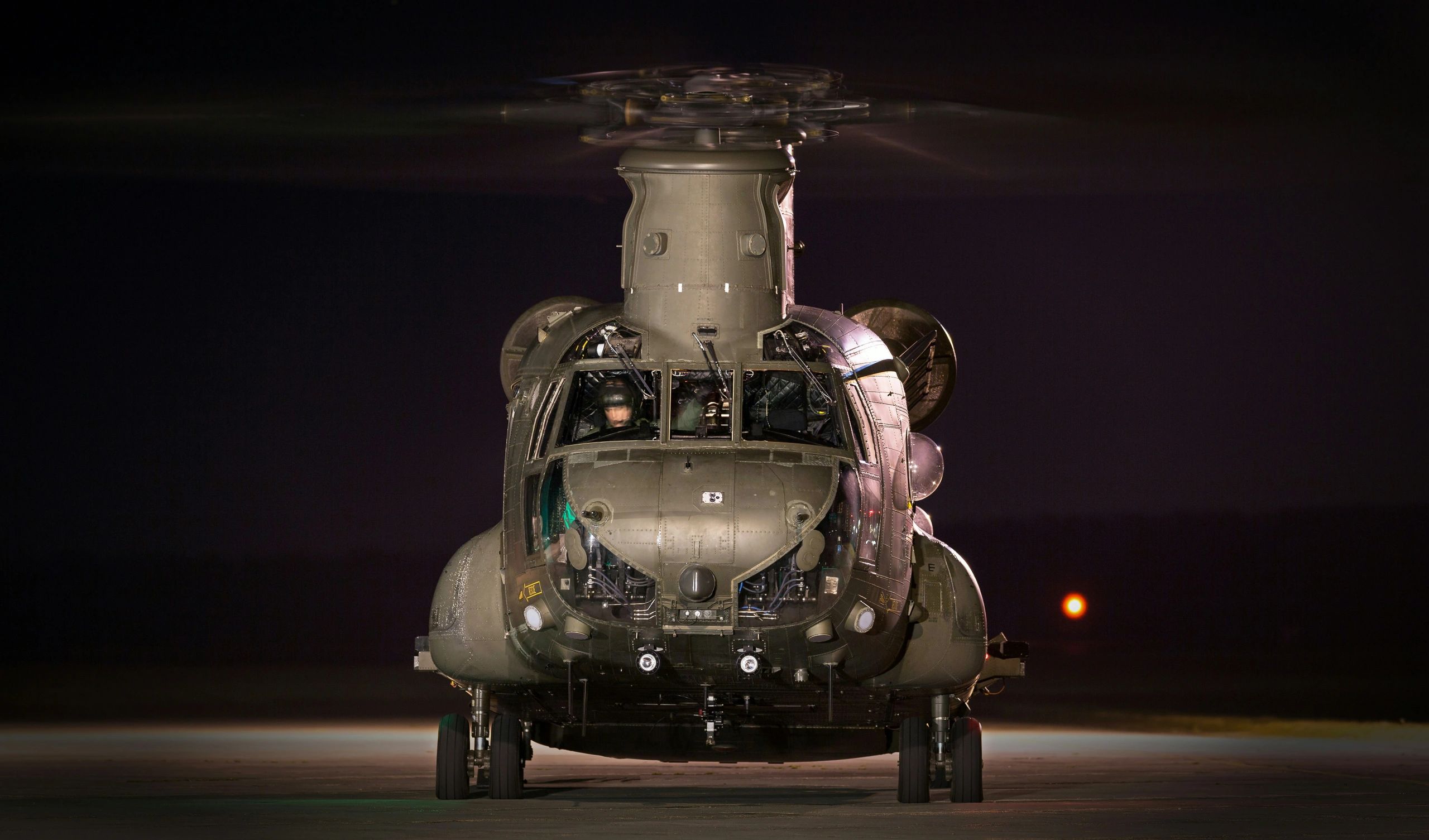 CH-47 Chinook: A Heavy-Lift Icon