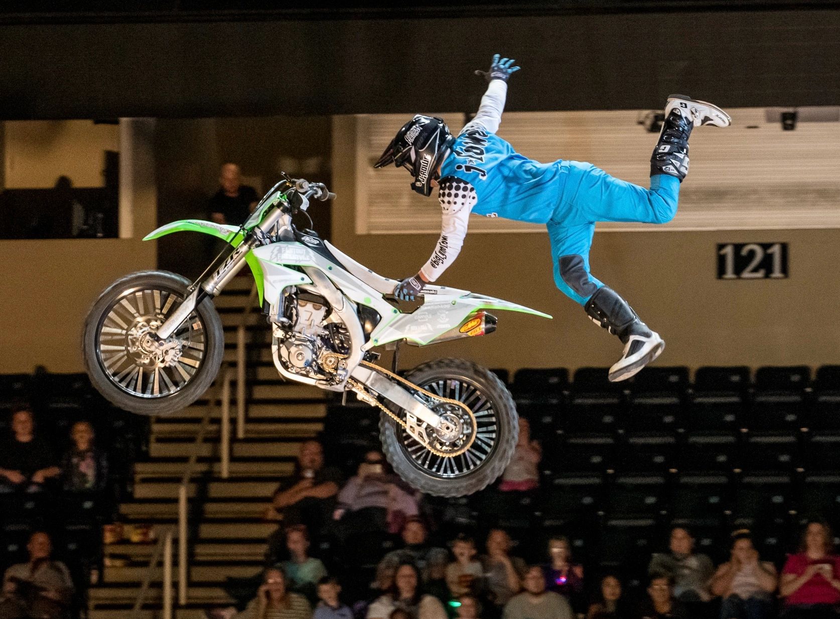 Roaring Metal Rage - Thrill Show, Entertainment